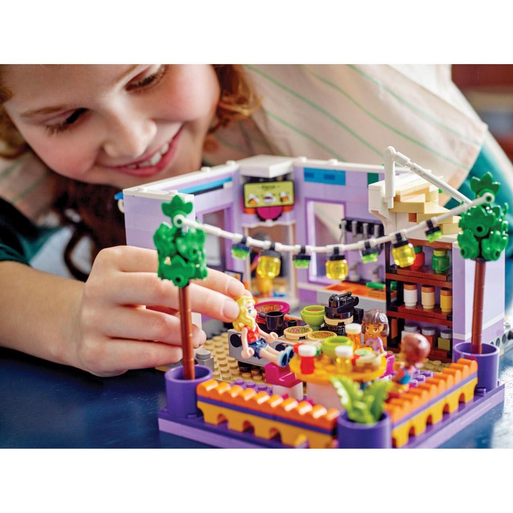 LEGO® Friends Community Kitchen - 41747